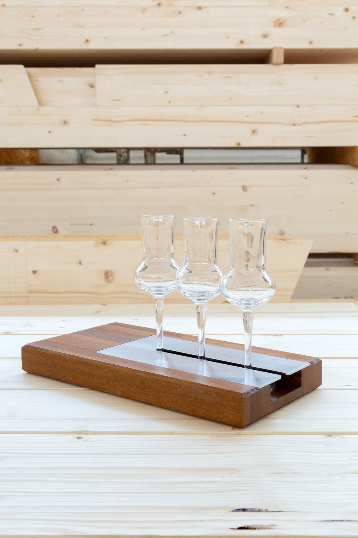 Wooden cup holder tray and glass goblets - Profilart Wood